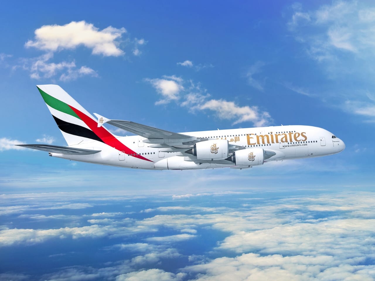 Emirates ramps up operations to London Gatwick with a third daily A380 ...